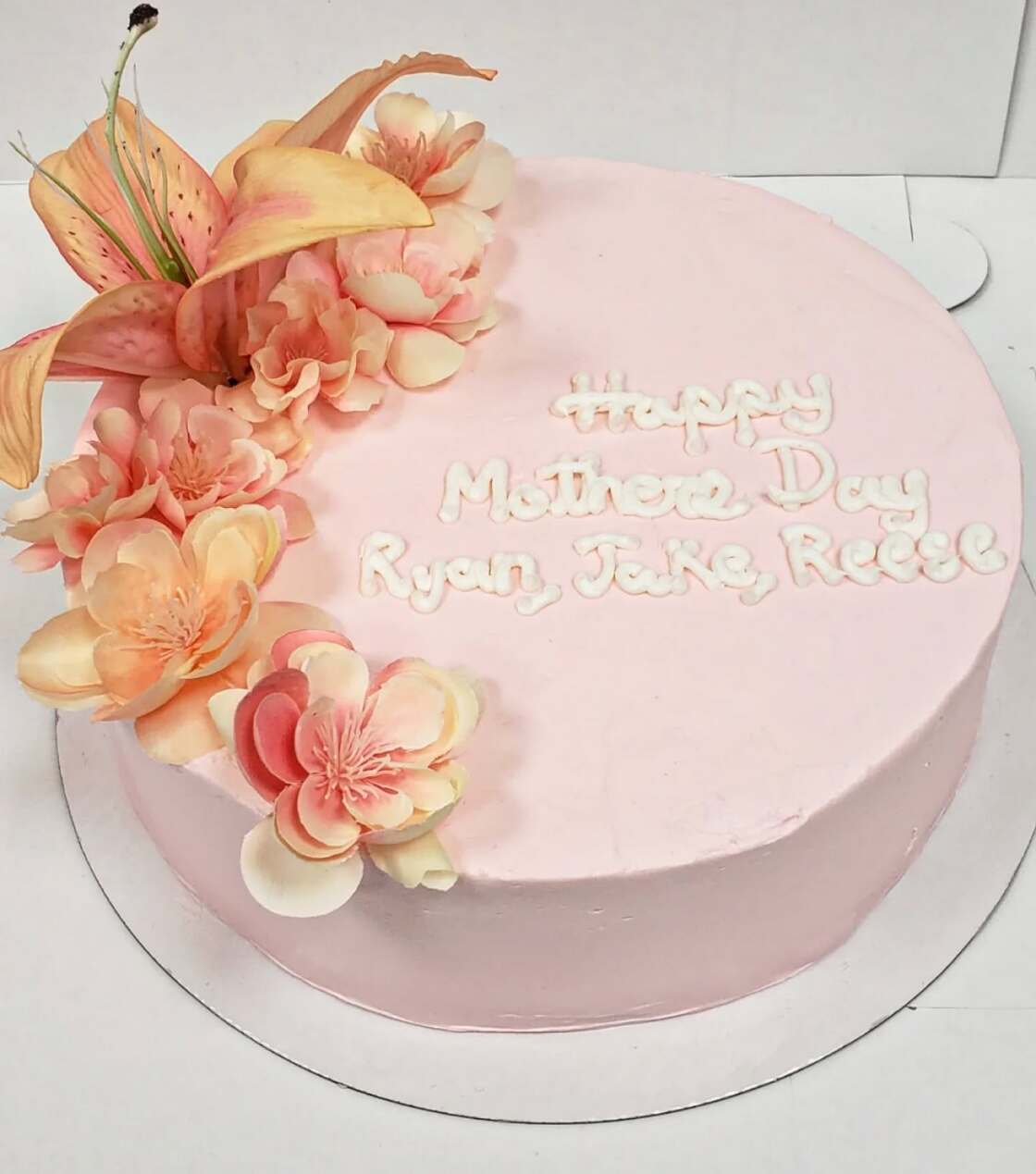 Check out some of our past custom cakes.